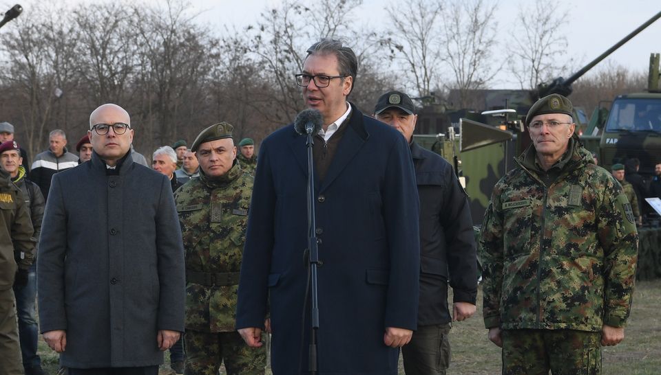 Председник Вучић присуствовао приказу наоружања и војне опреме Војске